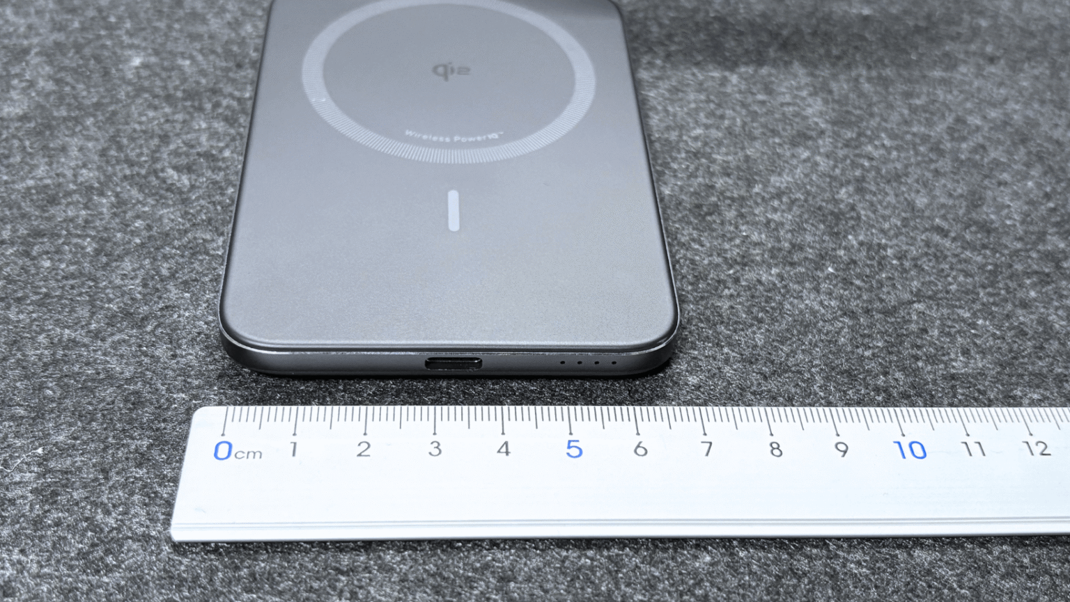 薄くて軽い♪最新Anker Nano Power Bank(5000mAh, MagGo, Slim)レビュー！ Qi2対応でMagSafeできるモバイルバッテリー | Haiao